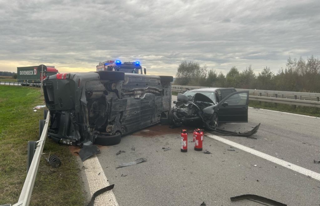Kleinkind schwer verletzt: A92 bei Großköllnbach nach Unfall stundenlang gesperrt