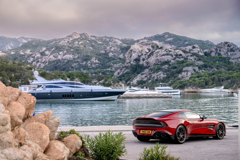 Stilvolle Aston Martin 007 Bild