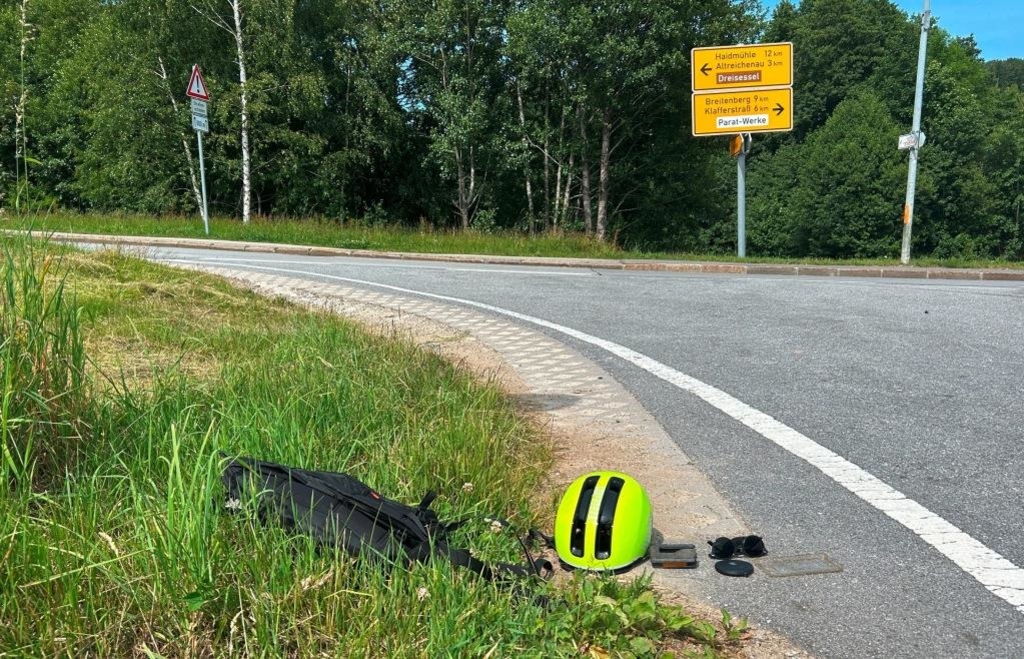 Unfall bei Neureichenau: Radfahrerin (58) schwer verletzt
