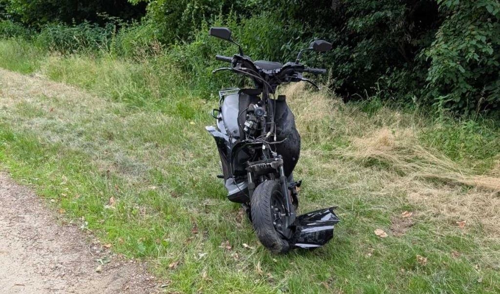 Kurioser Unfall: Vier Leichtverletzte bei Grafenau beim Zusammenstoß von Roller und Mopedauto