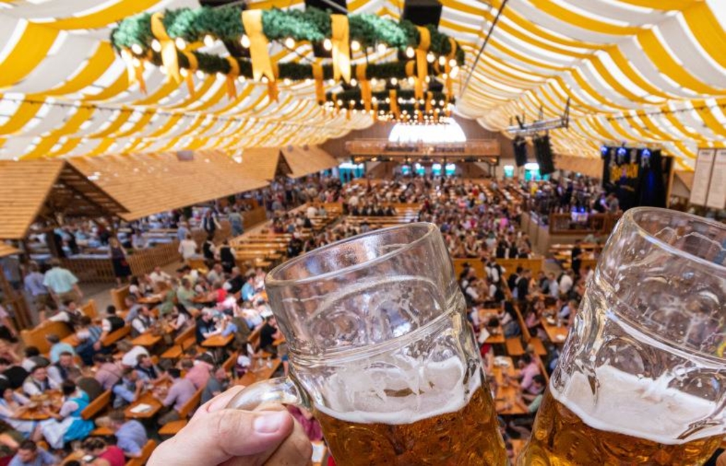 Deutlich teurer: Maß auf dem Gäubodenvolksfest kostet auch heuer mehr ...