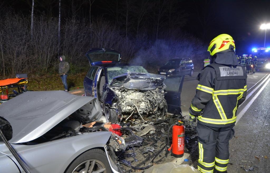 Schwerer Unfall auf der B20 bei Landau: Frage nach der Ursache ist noch nicht geklärt