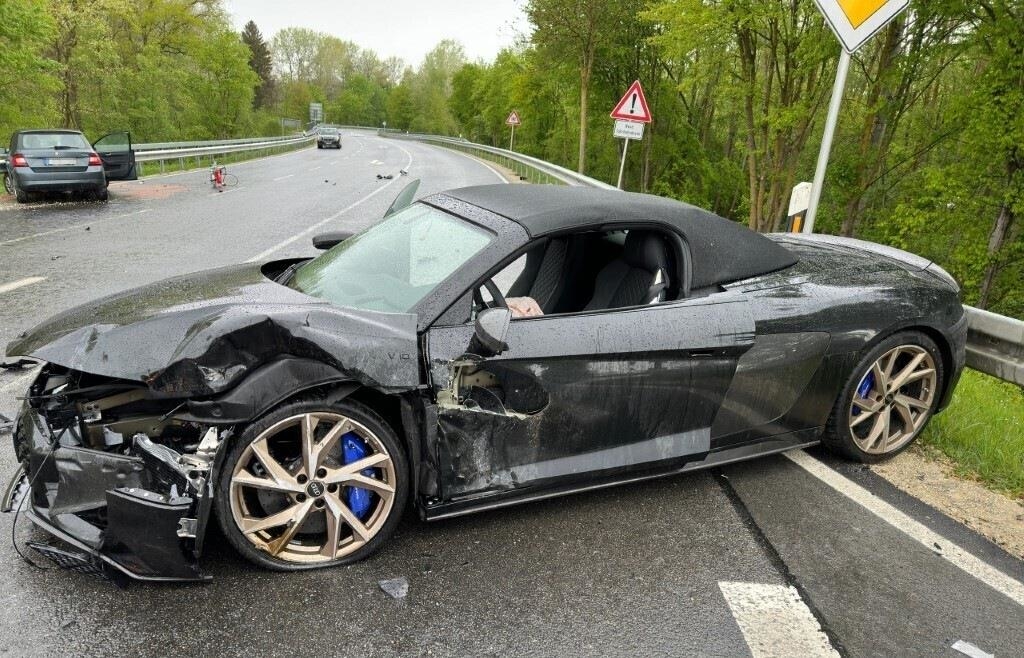 200.000 Euro Schaden: Einer der letzten fabrikneuen Audi R8 ist nach ...