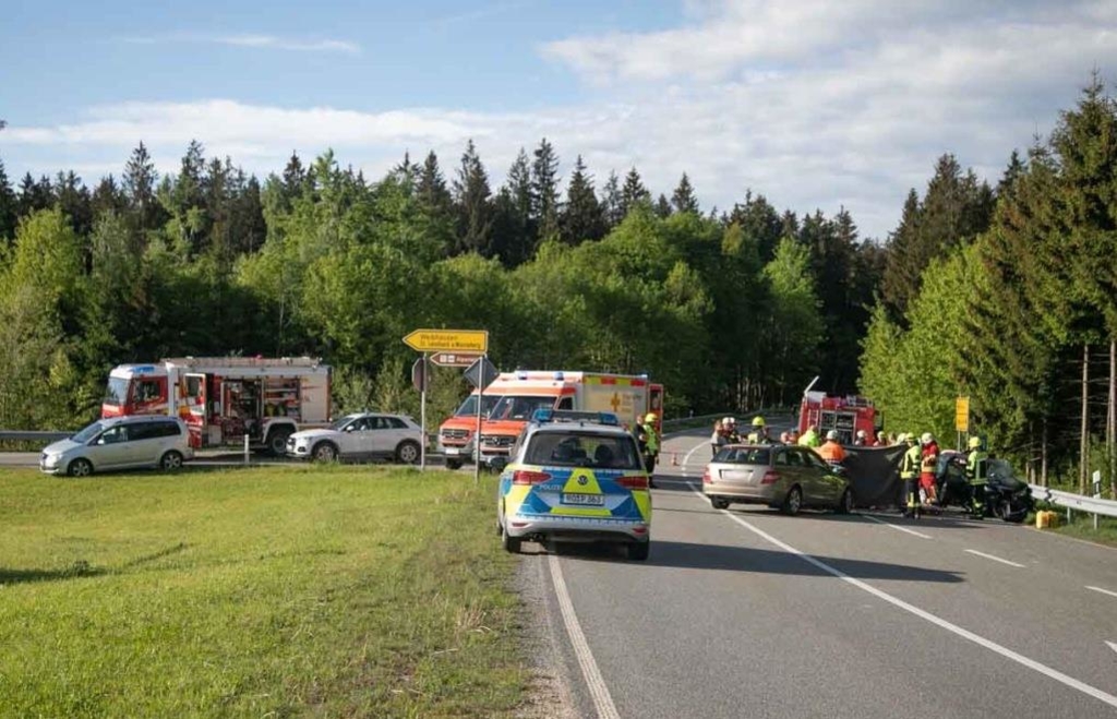 Autofahrerin (19) stirbt bei schwerem Unfall bei Wonneberg
