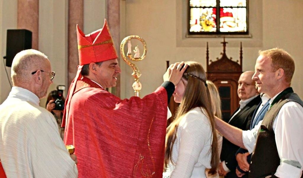 Bischof Oster bei der Firmung in Zwiesel: „Jeder Einzelne ist einzigartig“