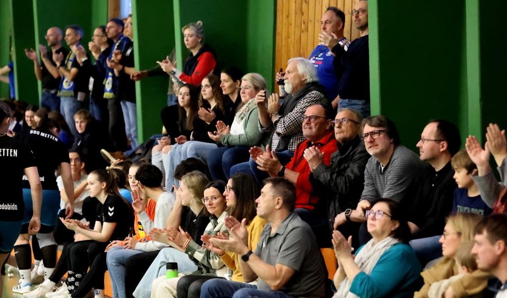Handball-Krimi in Metten mit vielen Fans, aber ohne Sieger