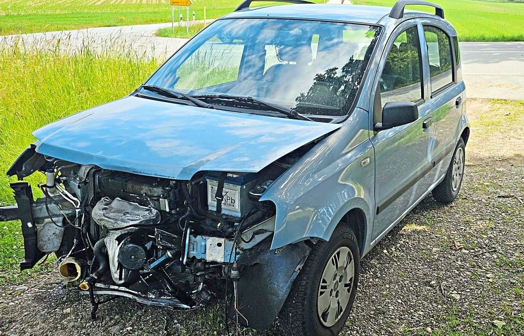 Drei Verletzte und 15.000 Euro Schaden bei Unfall auf B 388