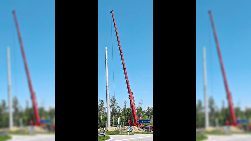 Der Mast steht