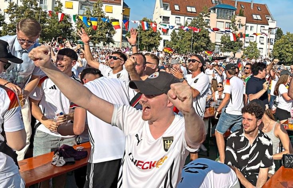3500 Fans feuern in Burghausen die Deutsche Elf an
