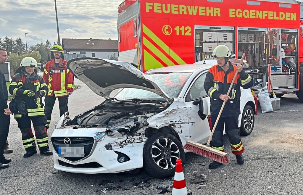 Drei Leichtverletzte und 13.000 Euro Schaden bei Unfall in Eggenfelden
