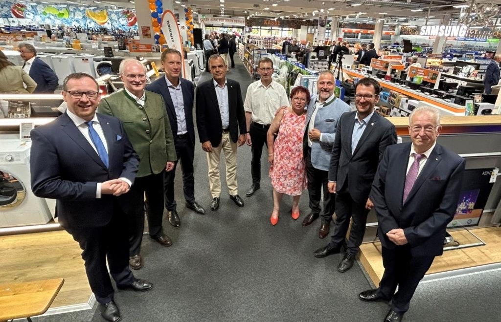 Theiner feiert Modernisierung der Elektrofachmärkte in Pfarrkirchen ...