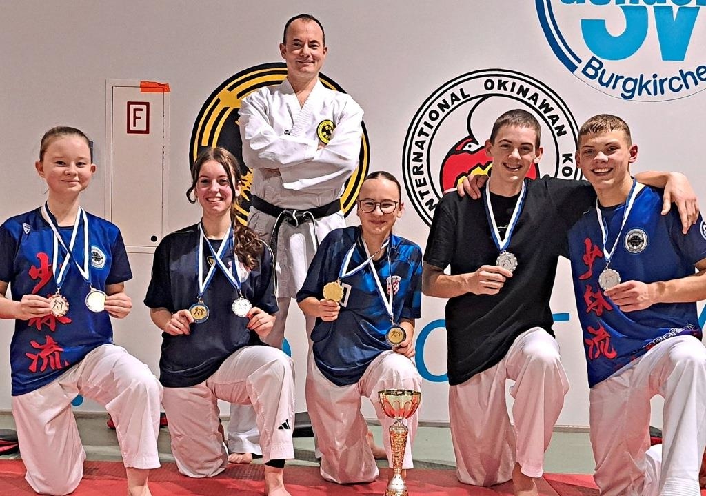 Burgkirchen erkämpft zehn Medaillen im Karate