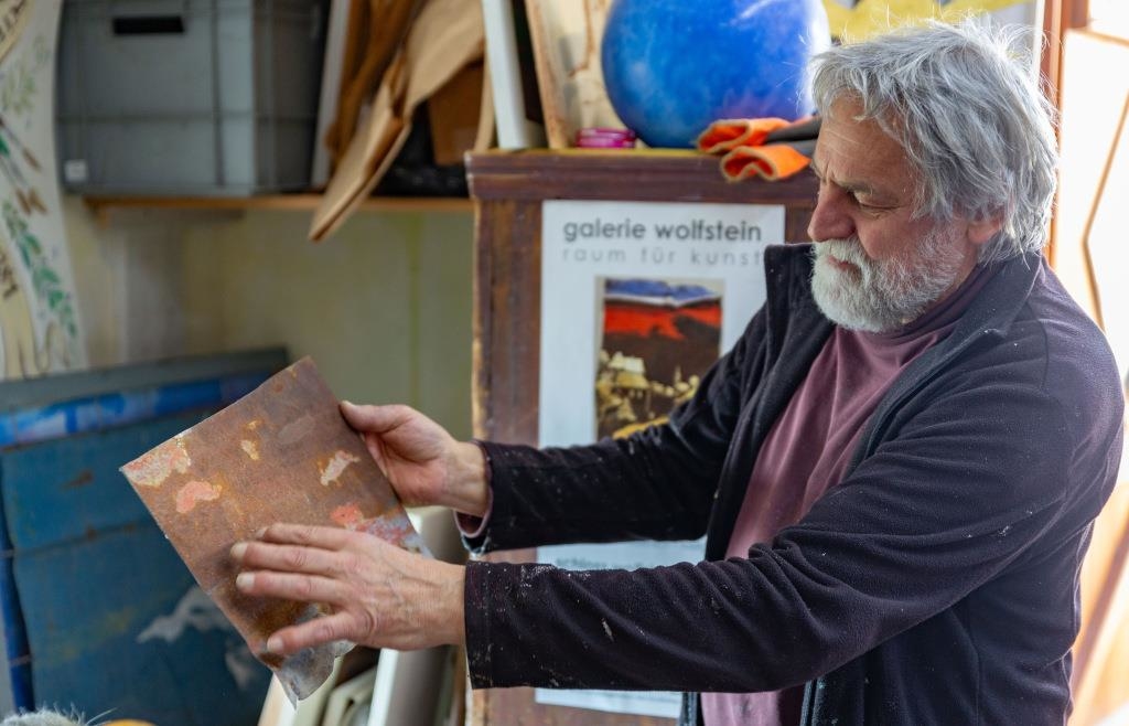 Rudolf Ranzinger schuf die Kreuzwegbilder im Passauer Spectrum Kirche ...