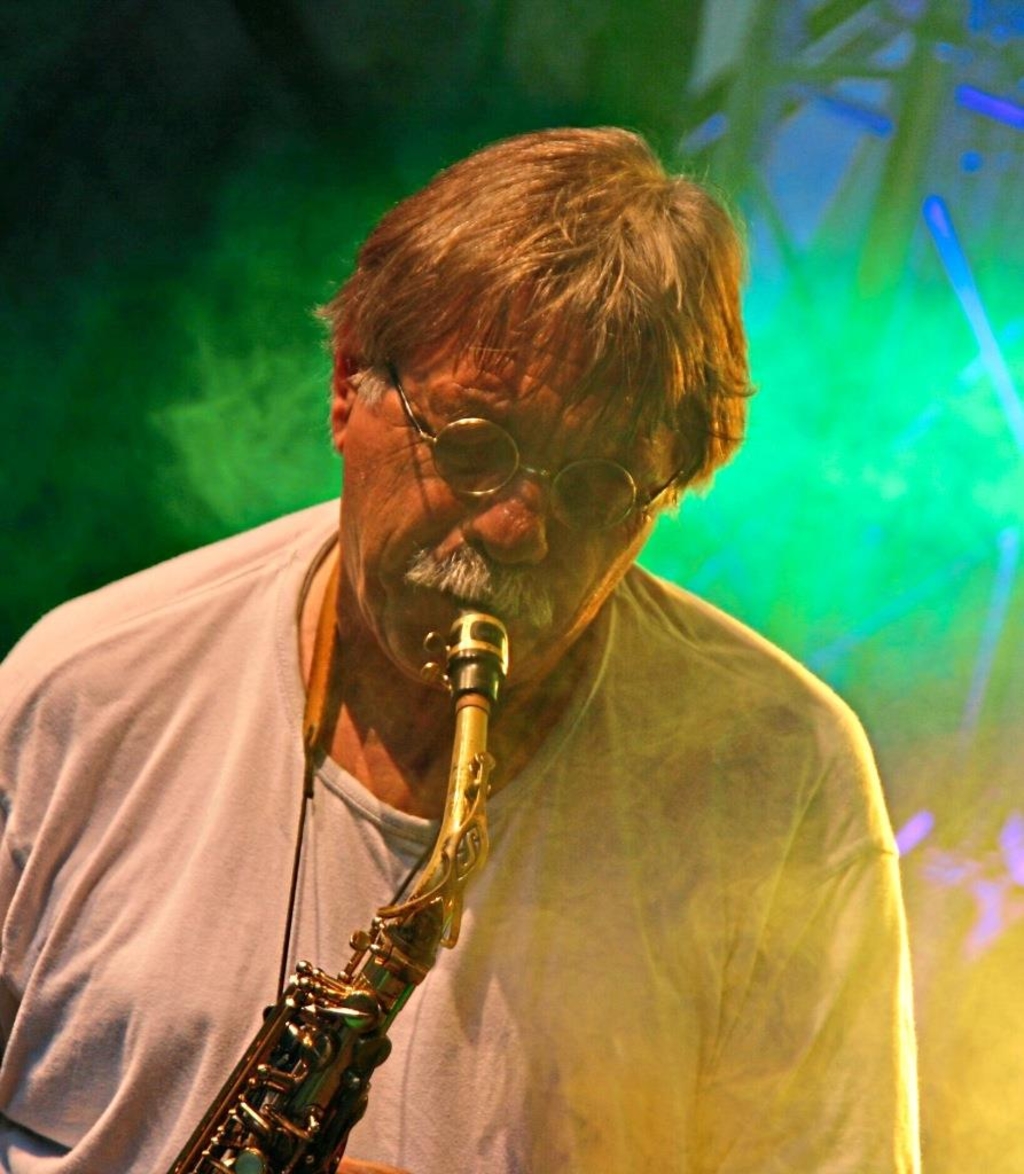 Experiment: Menschenrechte mit Sax und Synthesizer