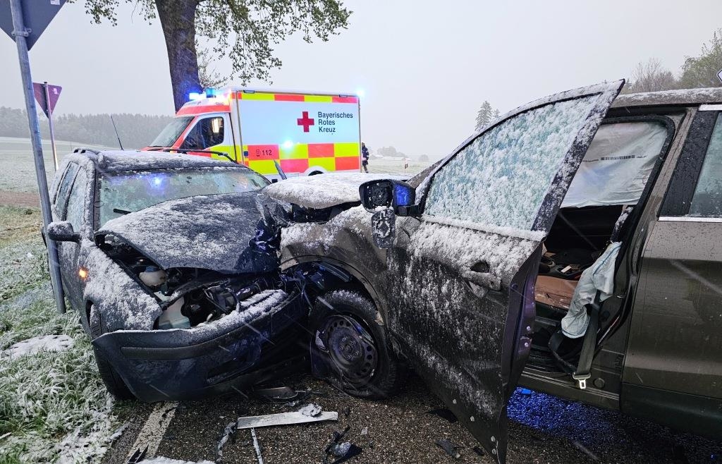 Schwerverletzte und hoher Schaden nach zwei Unfällen zwischen Palling und Traunreut