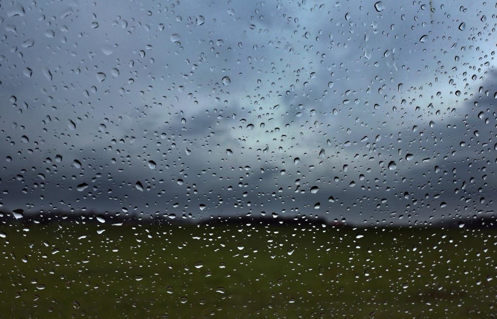 Regen, Sonne, Glättegefahr: Wechselhaftes Wetter zum Wochenstart in Bayern