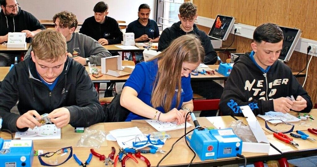 Technik früh erfahrbar machen