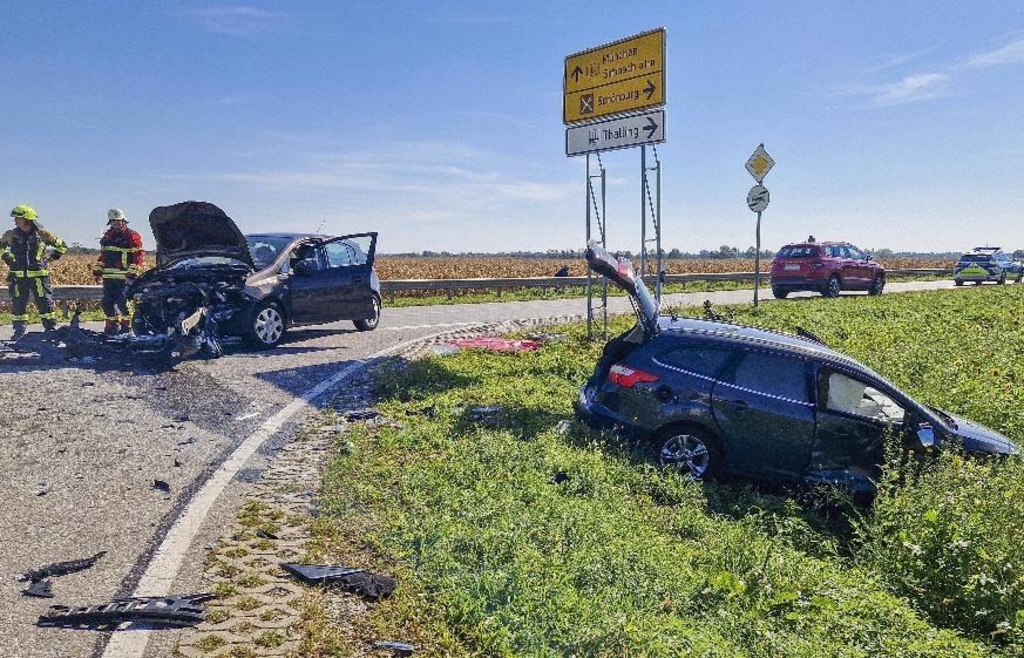 Schwerer Unfall auf der B12 bei Pocking: Mann nach Vorfahrtsverstoß schwer verletzt