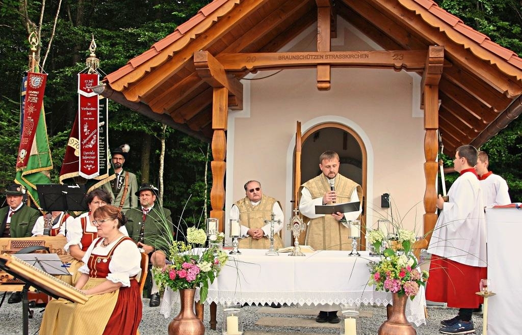 Neue Barbarakapelle erhält ihre Weihe: 600 Salzweger feiern großes Fest