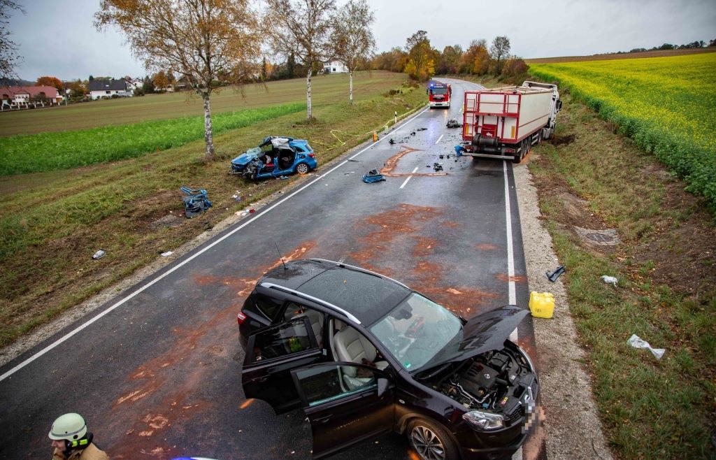 Mehrere Verletzte bei Unfall nahe Landshut: B299 bei Altdorf stundenlang gesperrt