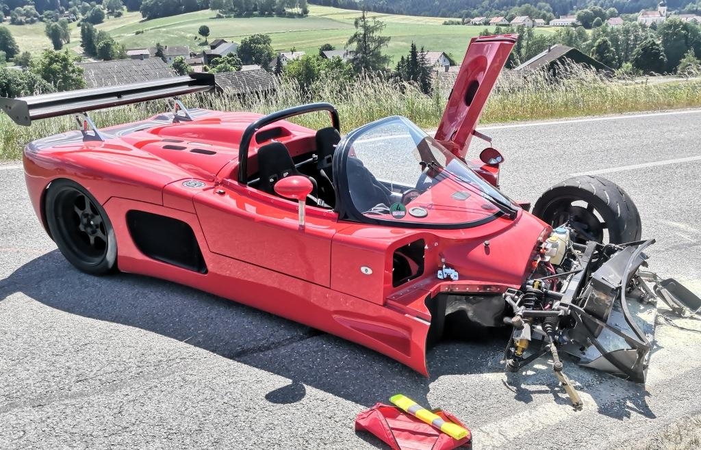 Mann (61) aus dem Landkreis Regensburg baut bei Roding Unfall mit ...