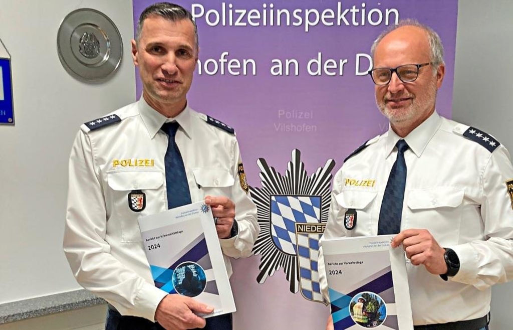 Polizeichef Michael Emmer und Stellvertreter Andreas Haas stellen ...