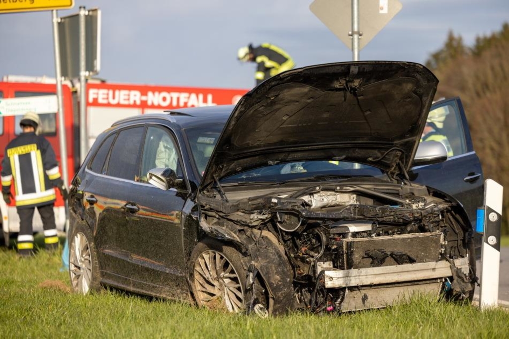 Autofahrerin (31) bei Verkehrsunfall bei Pittenhart schwer verletzt