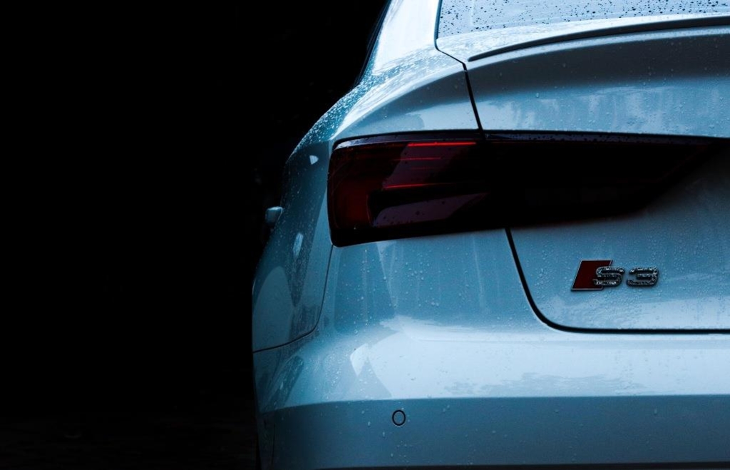 Er wollte seinen neuen Audi S3 „testen“: Mann (19) rast mit mehr als ...