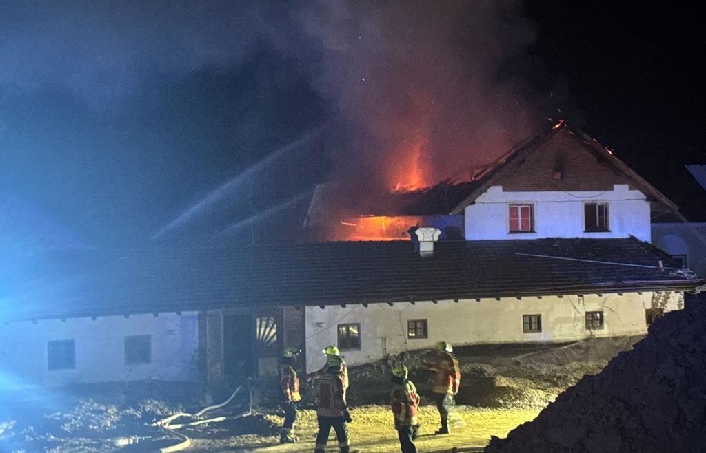 Großbrand in Bad Birnbach: Ehemaliges Gasthaus geht in Flammen auf