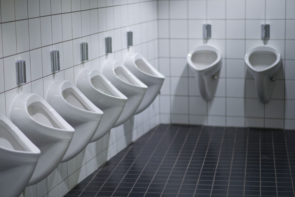 Blockade am Pissoir: Wenn es bei Männern nicht „läuft“