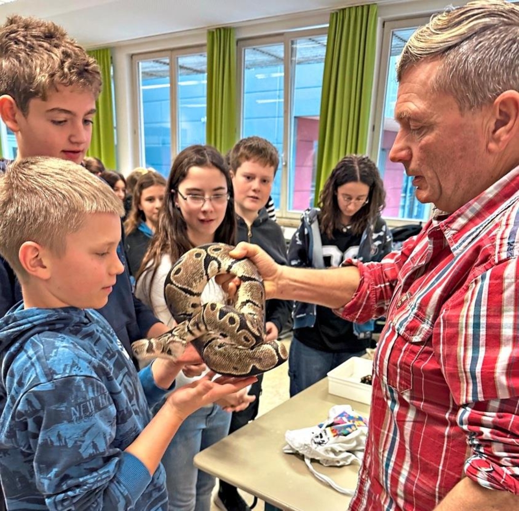 Besuch von Schlange, Lurch & Co.: „Lebendiger“ Biologievortrag von ...