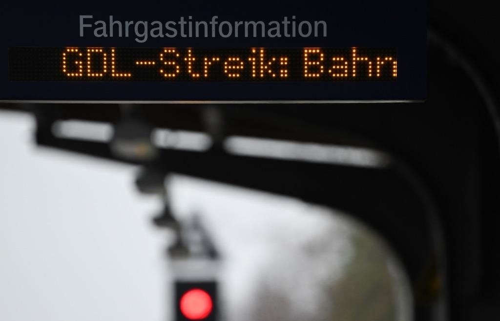 GDL-Mitglieder stimmen für unbefristete Streiks: Bei der Bahn drohen Tausende Zugausfälle