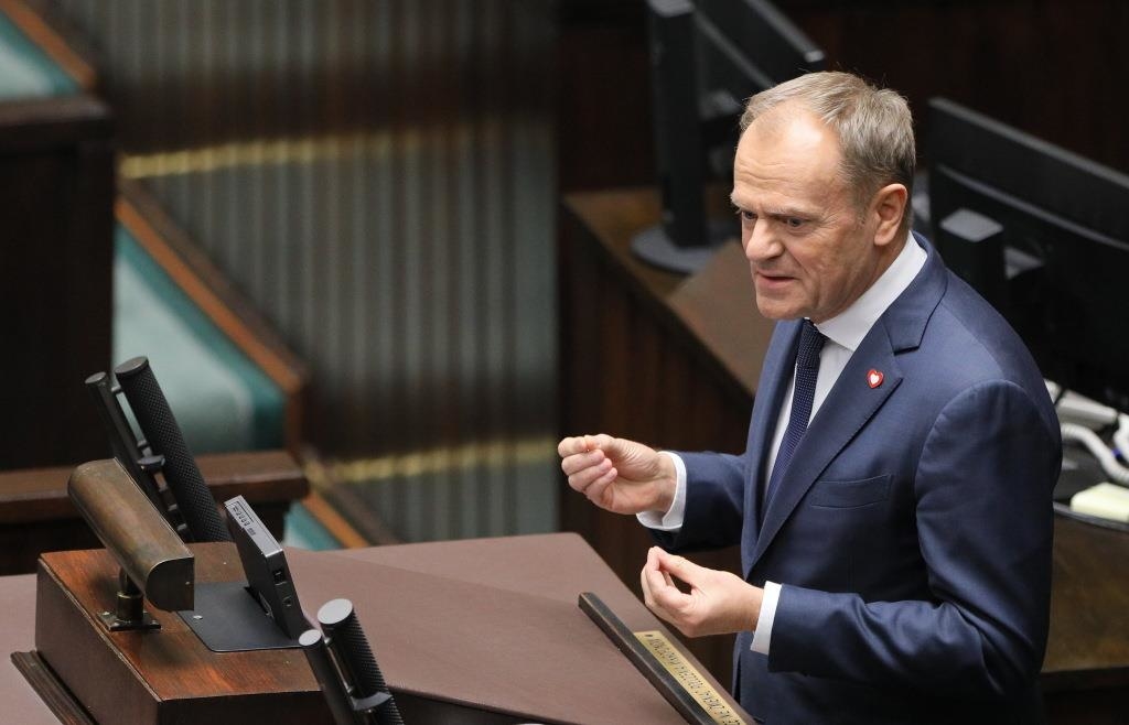 Parlament bestätigt Regierung von Donald Tusk – Rechter Abgeordneter sorgt für Empörung