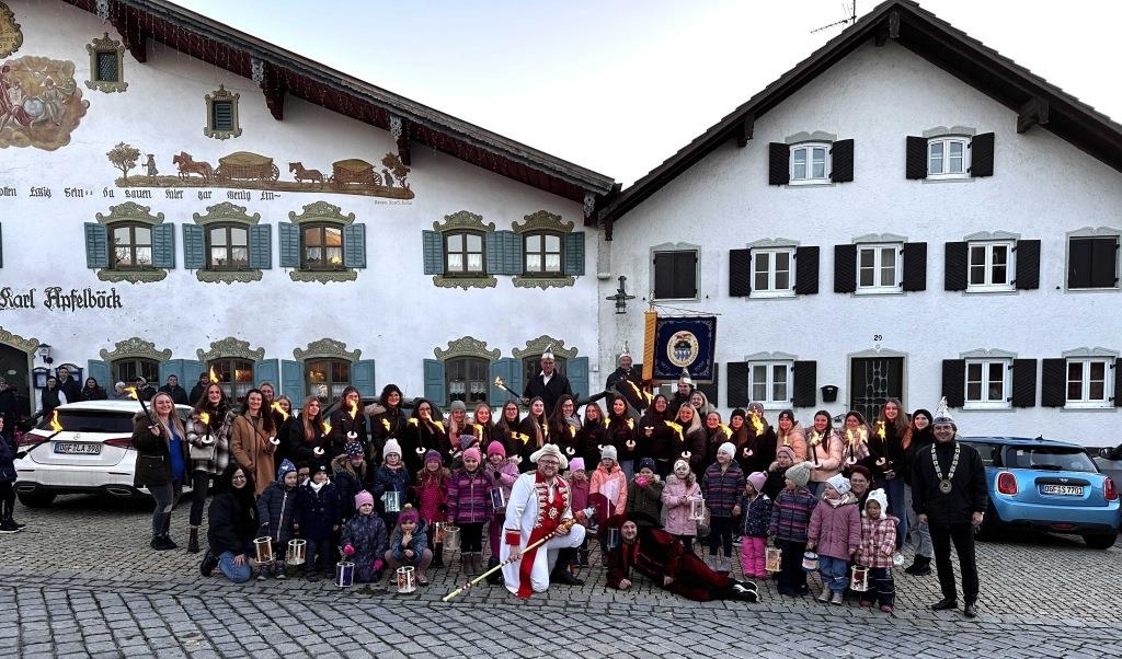 Hofnarr kommt übers Fenster: In Simbach regiert das Prinzenpaar Gina ...