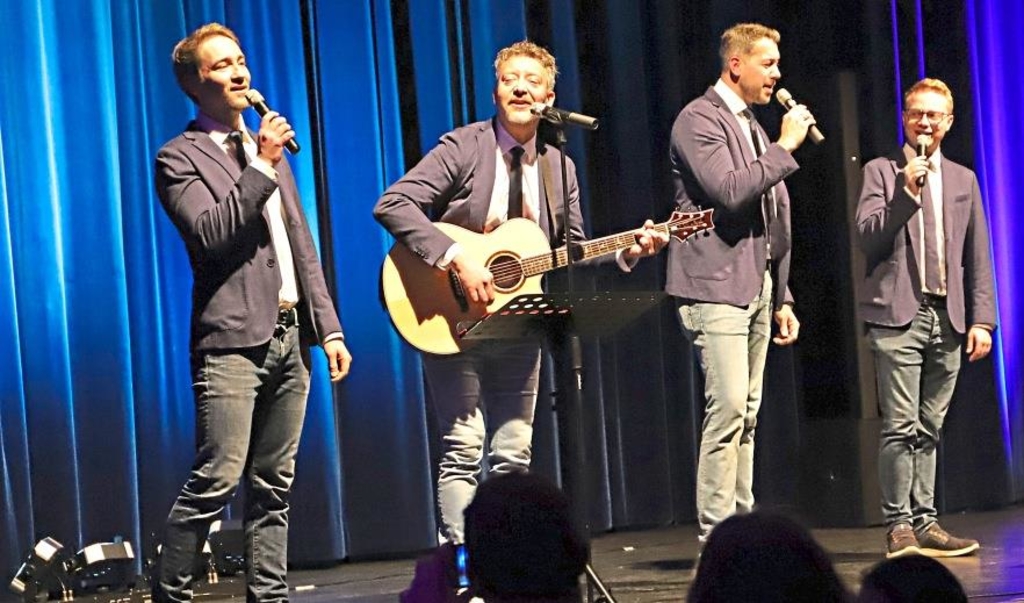 Nicki und die „Stimmen der Berge“ sorgen in der Stadthalle für Stimmung