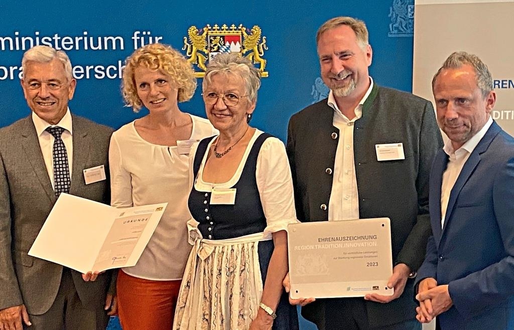 Ministerium zeichnet Land.Luft Leberfing mit einem Ehrenpreis aus