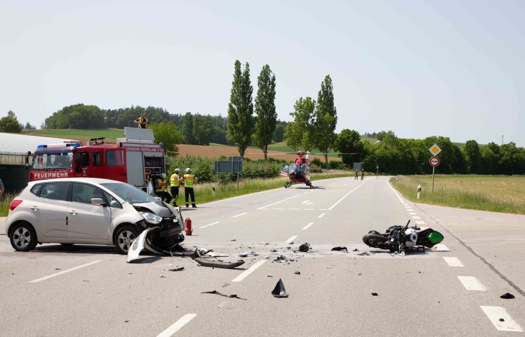 Von Auto erfasst: Motorradfahrer stirbt bei Unfall im Landkreis Landshut