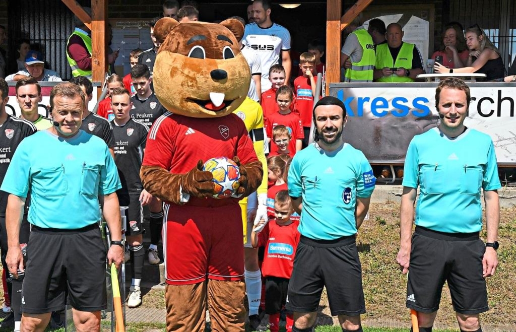 Mit Maskottchen in die Bayernliga? Seebach schon ganz verliebt in Biber ...