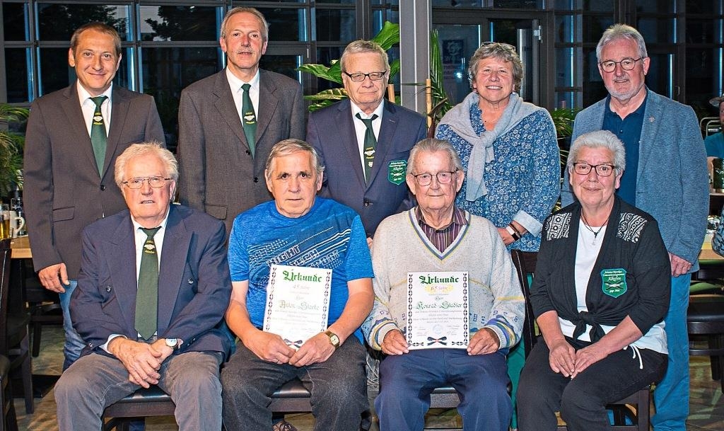 AKUV Alkofen ehrt Langjährige