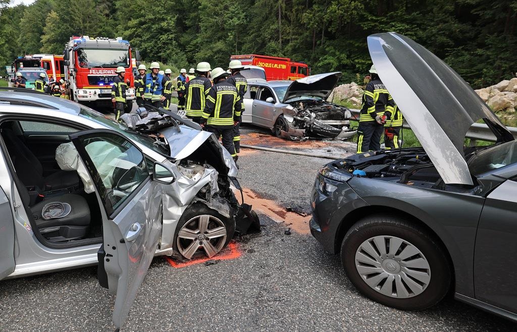 Vier Autos kollidieren auf B21 bei Bad Reichenhall: Drei Verletzte