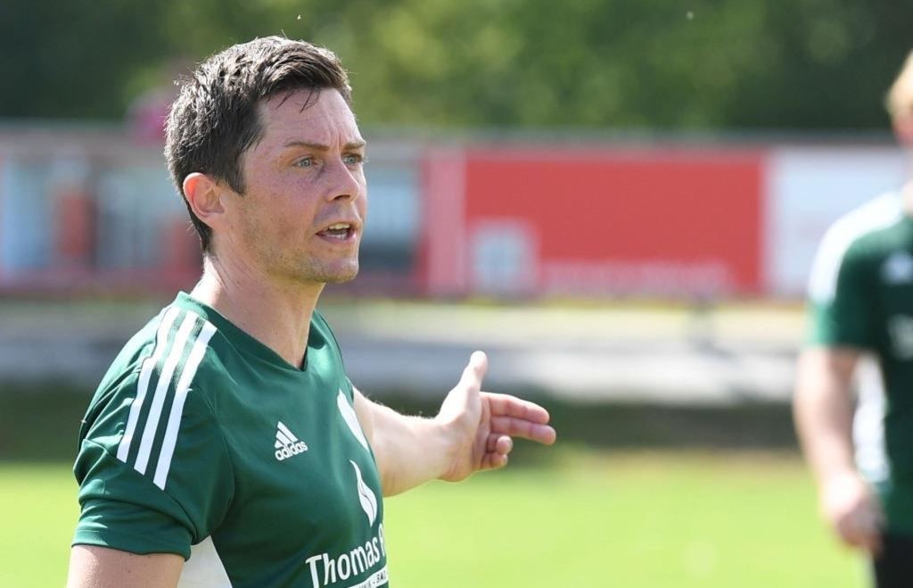 Seit „fast 30 Jahren“ trägt er das Osterhofener Trikot: Thomas Saller ...