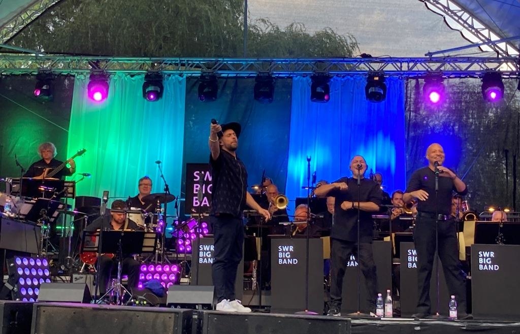 Max Mutzke und SWR Bigband grooven zum Start der Europäischen Wochen