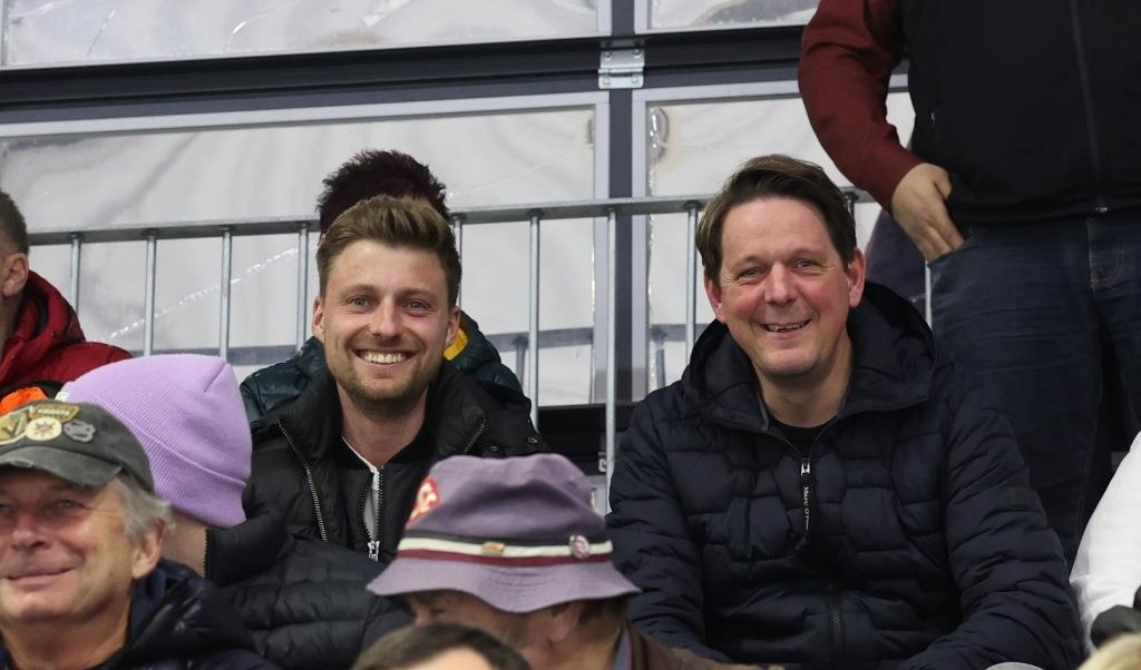 Viele Fans − aber Party machen nur die Trappers: Die Bilder rund ums ...