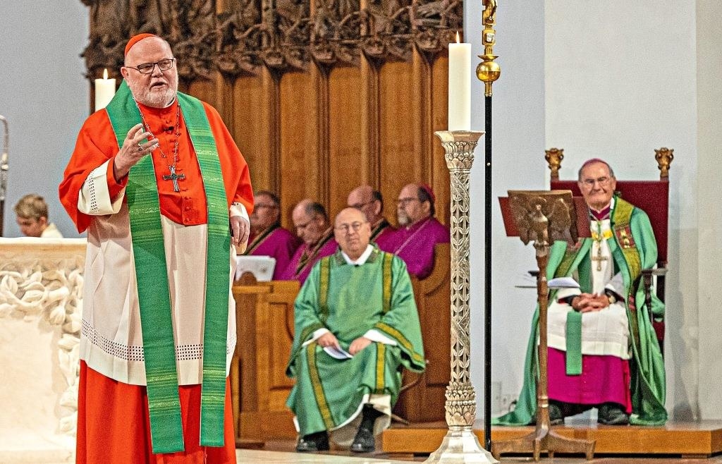 Weihbischof emeritus Bernhard Haßlberger in den Ruhestand verabschiedet