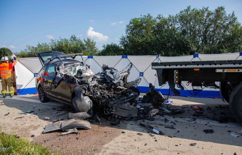 27-Jähriger stirbt bei schwerem Unfall auf der A92 bei Dingolfing