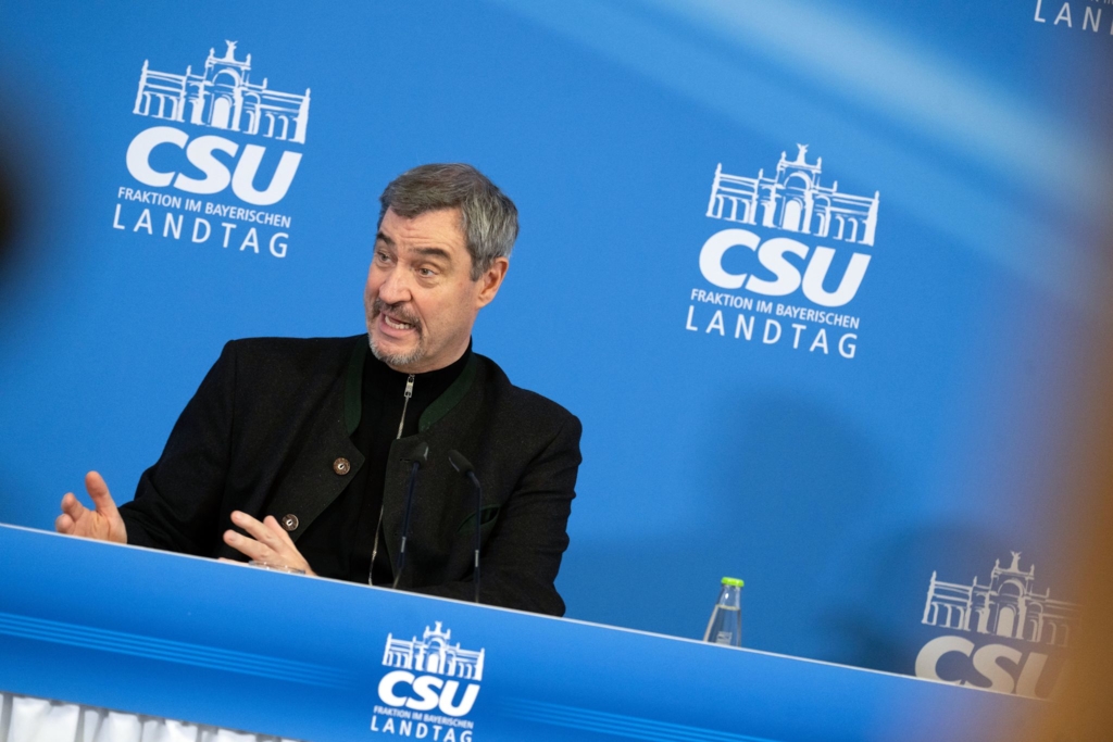 Söder schlägt Fusion von Bundesländern und Hymnenpflicht vor