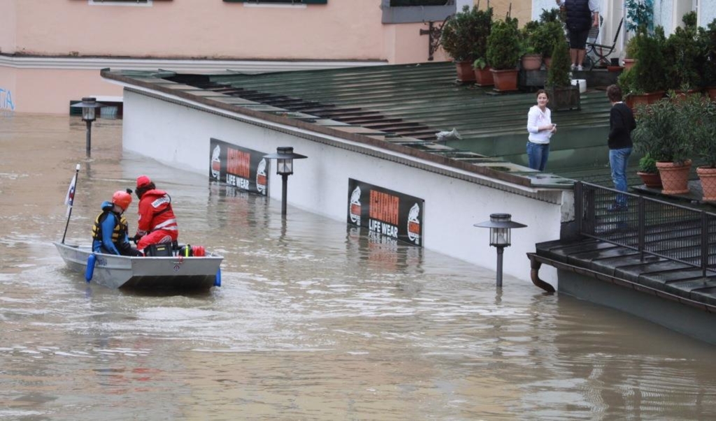 Jahrhundert-Hochwasser in Passau schreibt große Geschichten und kleine Geschichten