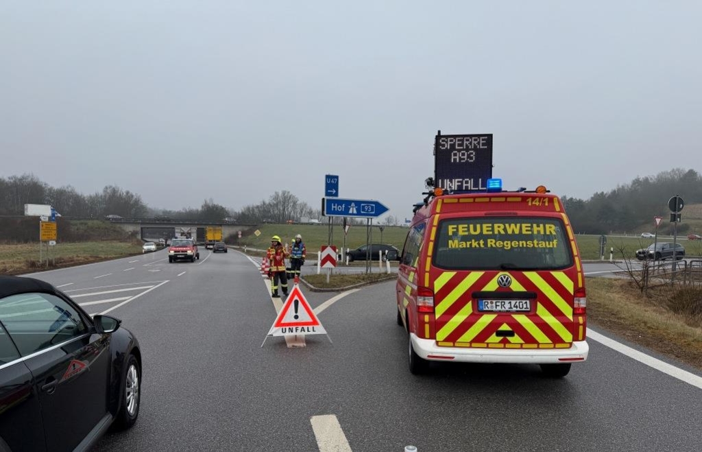 36-Jähriger aus dem Landkreis Altötting stirbt bei schwerem Lkw-Unfall auf A93 bei Teublitz