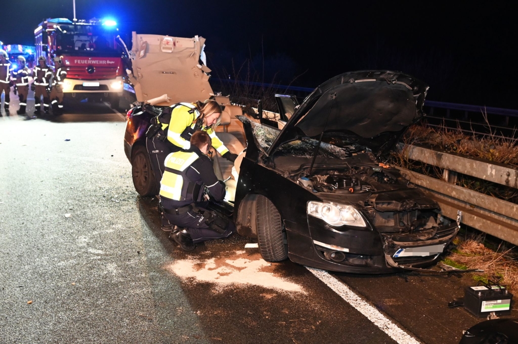 Ein Toter nach schwerem Unfall auf A43