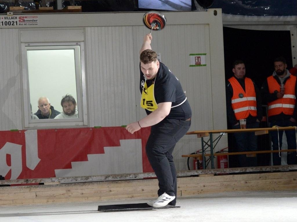 Adamek ist ein echter „Kraftlackl“ – Klarer Sieg für den Weitenjäger ...